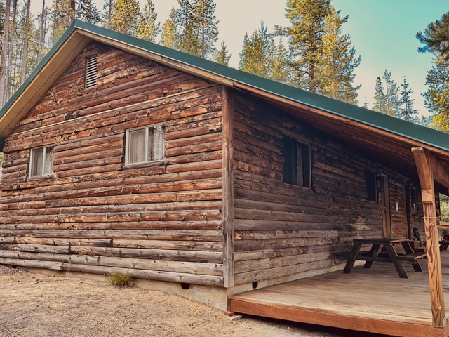 The Cardinal Cabin (Duplex with Canary), Paulina Lake Lodge, La Pine, OR