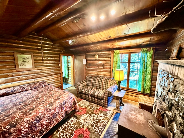 The Wren Cabin, Paulina Lake Lodge, La Pine, OR