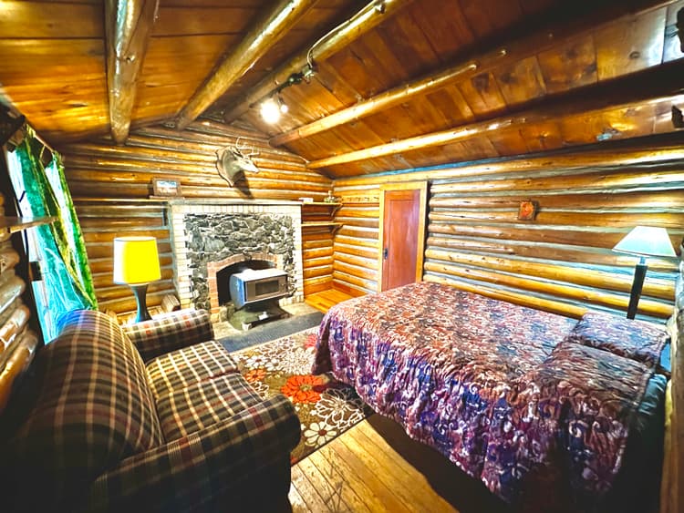 The Wren Cabin, Paulina Lake Lodge, La Pine, OR