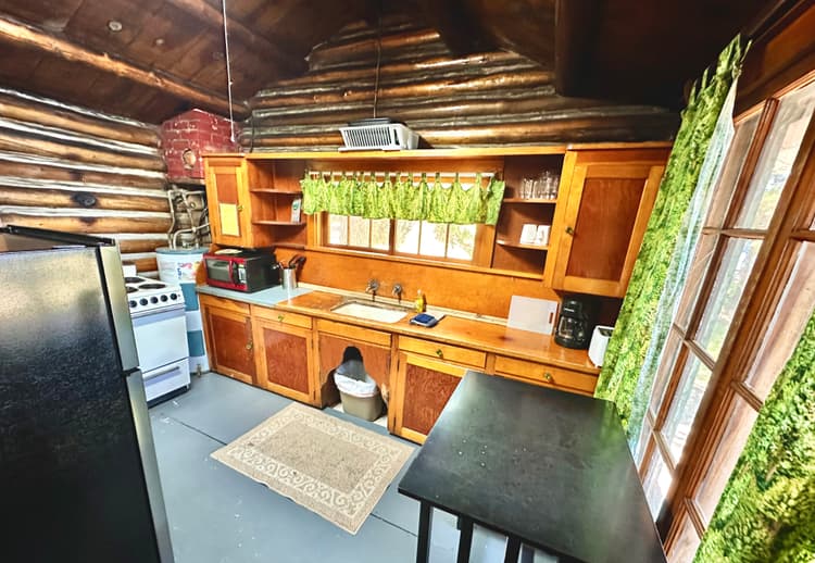 The Wren Cabin, Paulina Lake Lodge, La Pine, OR