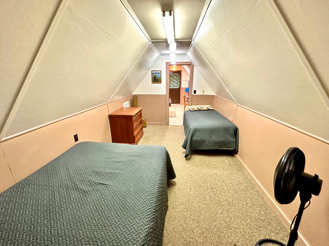 The Dove Cabin, Paulina Lake Lodge, La Pine, OR